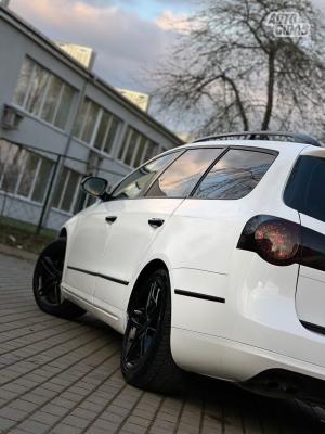 White Volkswagen Passat 2006 in Kaunas, with an engine capacity of 1.90 L and mileage of 222 thousand km for 2700 €, photo 19 on AUTOMOTO.COM.LV