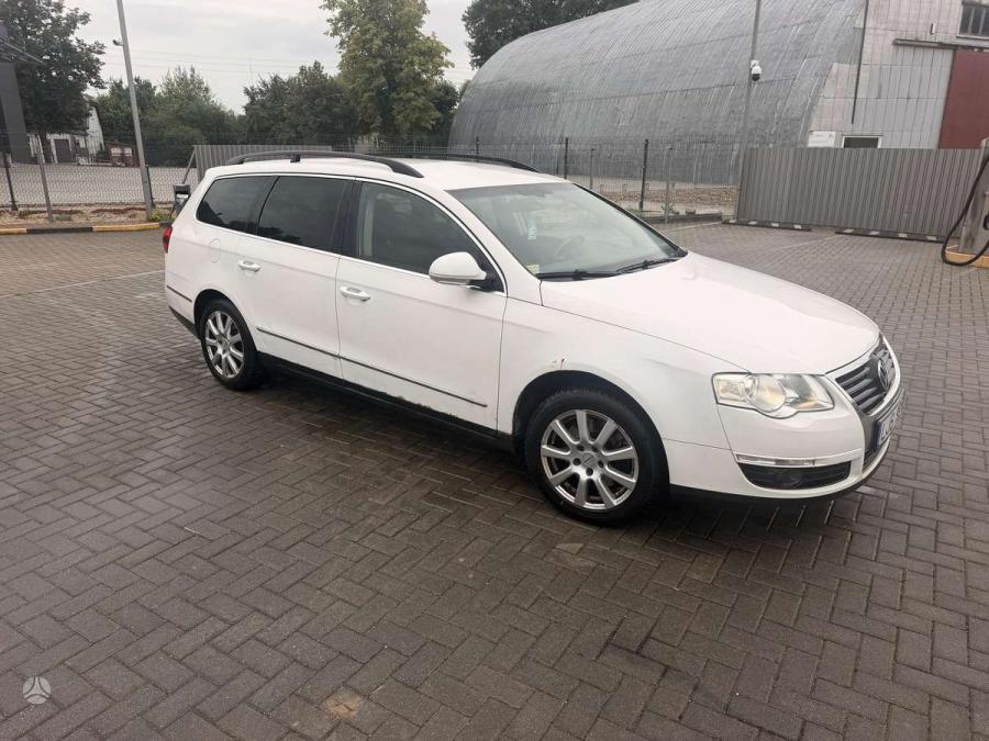 White Volkswagen Passat 2007 in Vilkaviskis, with an engine capacity of 1.97 L and mileage of 347 thousand km for 1070 €, photo 1 on AUTOMOTO.COM.LV