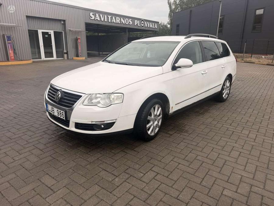 White Volkswagen Passat 2007 in Vilkaviskis, with an engine capacity of 1.97 L and mileage of 347 thousand km for 1070 €, photo 3 on AUTOMOTO.COM.LV