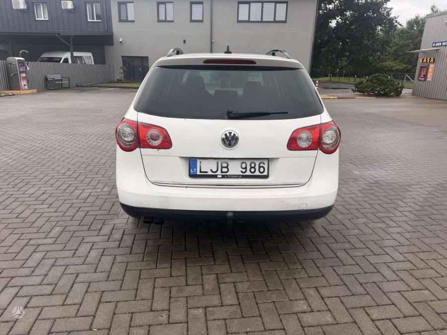 White Volkswagen Passat 2007 in Vilkaviskis, with an engine capacity of 1.97 L and mileage of 347 thousand km for 1070 €, photo 7 on AUTOMOTO.COM.LV
