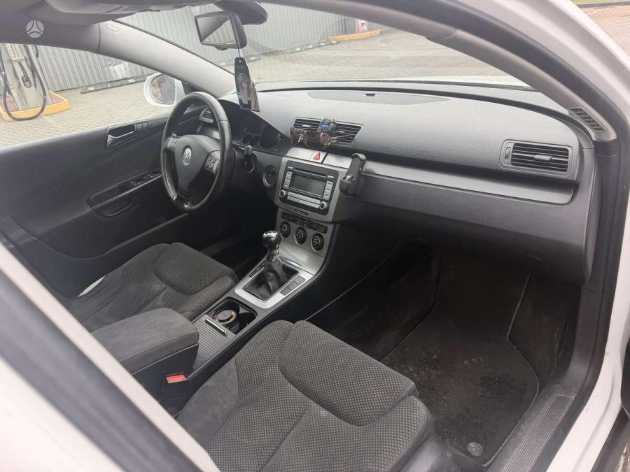 White Volkswagen Passat 2007 in Vilkaviskis, with an engine capacity of 1.97 L and mileage of 347 thousand km for 1070 €, photo 12 on AUTOMOTO.COM.LV