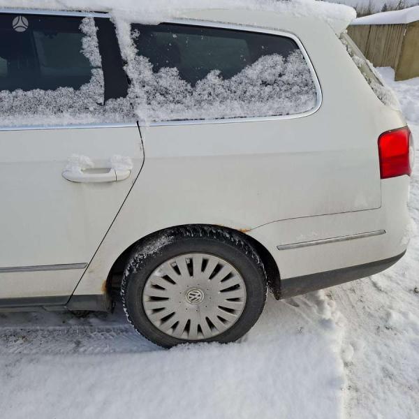 White Volkswagen Passat 2008 in Kaisiadorys, with an engine capacity of 2.00 L and mileage of 424 thousand km for 999 €, photo 4 on AUTOMOTO.COM.LV