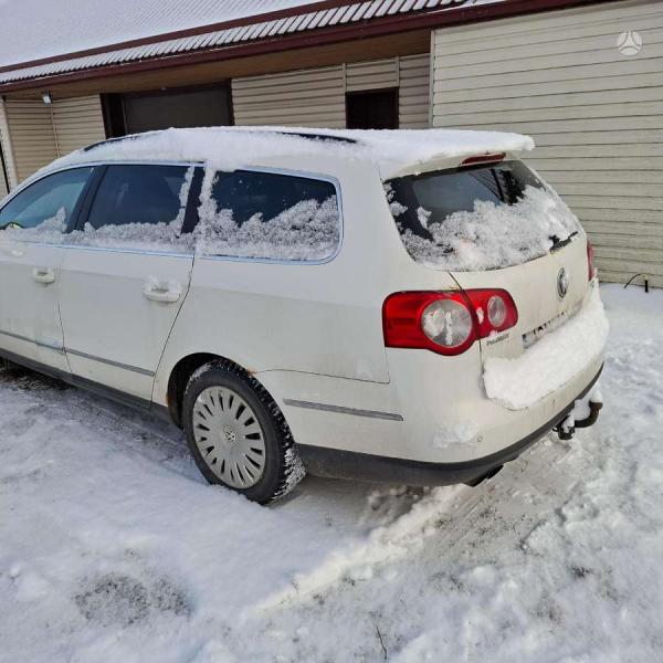 White Volkswagen Passat 2008 in Kaisiadorys, with an engine capacity of 2.00 L and mileage of 424 thousand km for 999 €, photo 5 on AUTOMOTO.COM.LV
