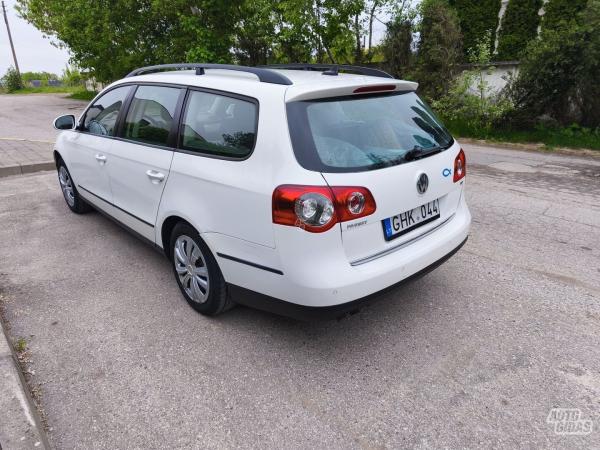 White Volkswagen Passat 2008 in Kaunas, with an engine capacity of 1.90 L and mileage of 380 thousand km for 1100 €, photo 1 on AUTOMOTO.COM.LV