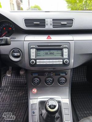 White Volkswagen Passat 2008 in Kaunas, with an engine capacity of 1.90 L and mileage of 380 thousand km for 1100 €, photo 8 on AUTOMOTO.COM.LV