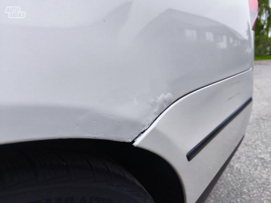 White Volkswagen Passat 2008 in Kaunas, with an engine capacity of 1.90 L and mileage of 380 thousand km for 1100 €, photo 13 on AUTOMOTO.COM.LV