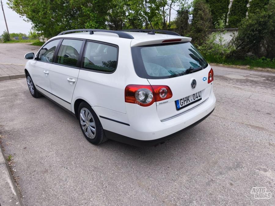 Balts Volkswagen Passat 2008 Kauņa, ar dzinēja tilpumu 1.90 L un nobraukumu 380 tūkst. km par 1000 €, foto 1 vietnē AUTOMOTO.COM.LV