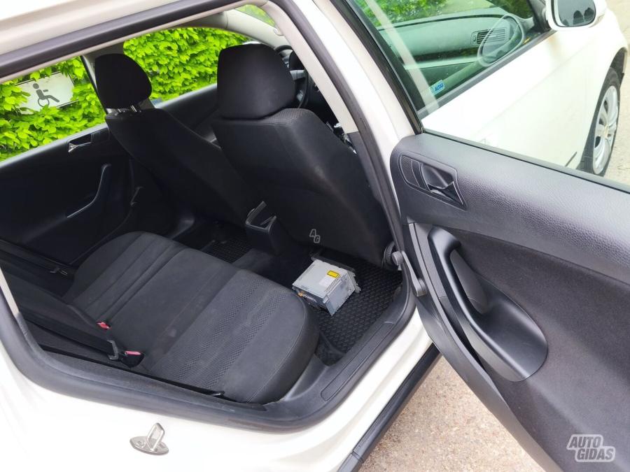 Balts Volkswagen Passat 2008 Kauņa, ar dzinēja tilpumu 1.90 L un nobraukumu 380 tūkst. km par 1000 €, foto 11 vietnē AUTOMOTO.COM.LV