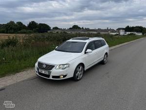 White Volkswagen Passat 2008 in Kaunas, with an engine capacity of 2.00 L and mileage of 375 thousand km for 1400 €, photo  on AUTOMOTO.COM.LV