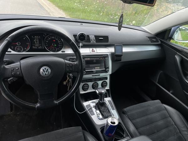 White Volkswagen Passat 2008 in Kaunas, with an engine capacity of 2.00 L and mileage of 375 thousand km for 1400 €, photo 7 on AUTOMOTO.COM.LV