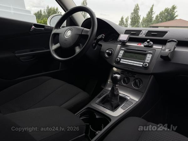 White Volkswagen Passat 2008 in Tartu, with an engine capacity of 1.90 L and mileage of 0 thousand km for 2490 €, photo 9 on AUTOMOTO.COM.LV