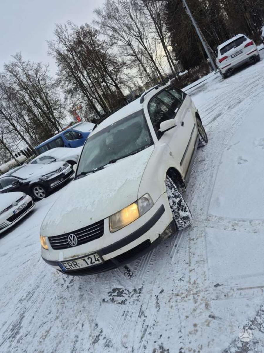 Balts Volkswagen Passat 2009 Rokiškis, ar dzinēja tilpumu 1.90 L un nobraukumu 500 tūkst. km par 800 €, foto 1 vietnē AUTOMOTO.COM.LV