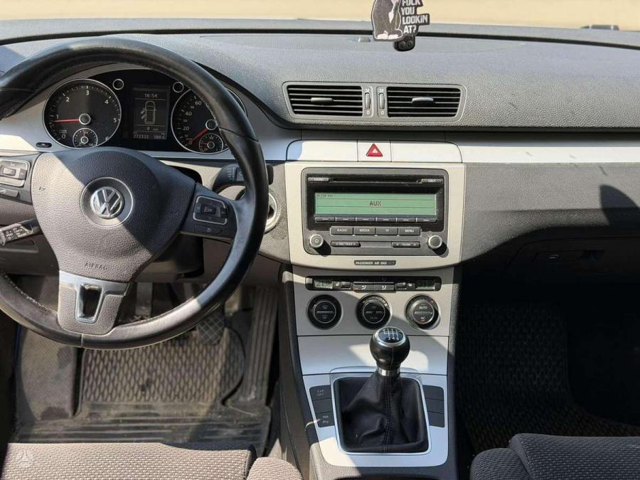 Balts Volkswagen Passat 2009 Trakai, ar dzinēja tilpumu 1.97 L un nobraukumu 270 tūkst. km par 1950 €, foto 7 vietnē AUTOMOTO.COM.LV