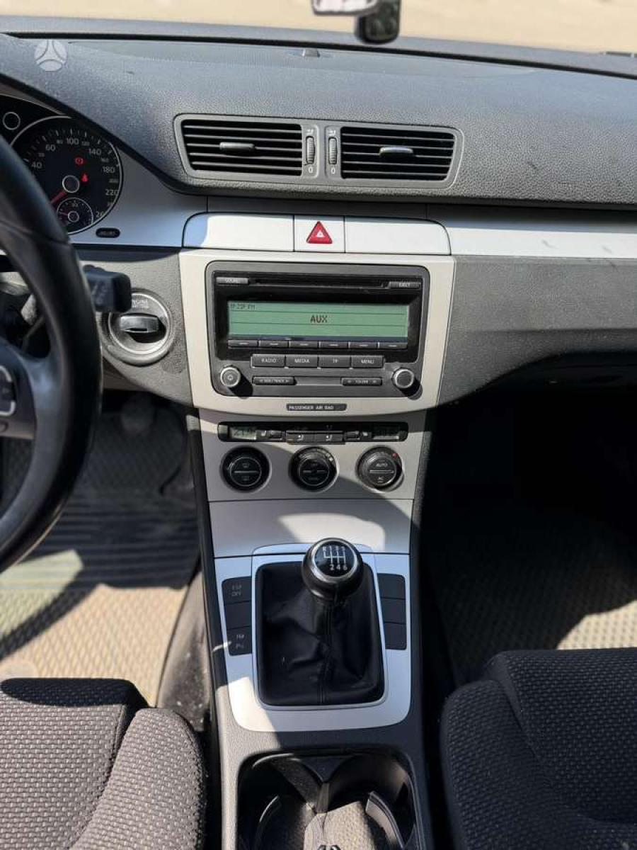 Balts Volkswagen Passat 2009 Trakai, ar dzinēja tilpumu 1.97 L un nobraukumu 270 tūkst. km par 1950 €, foto 8 vietnē AUTOMOTO.COM.LV
