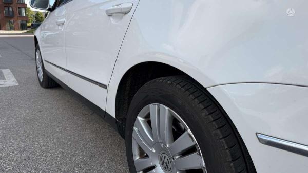 Volkswagen Passat 2009 Viļņa vietnē Balts Volkswagen Passat 2009 Viļņa, ar dzinēja tilpumu 1.97 L un nobraukumu 290 tūkst. km par 1500 €, foto 7 vietnē AUTOMOTO.COM.LV