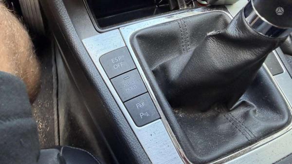 Volkswagen Passat 2009 Viļņa vietnē Balts Volkswagen Passat 2009 Viļņa, ar dzinēja tilpumu 1.97 L un nobraukumu 290 tūkst. km par 1500 €, foto 11 vietnē AUTOMOTO.COM.LV