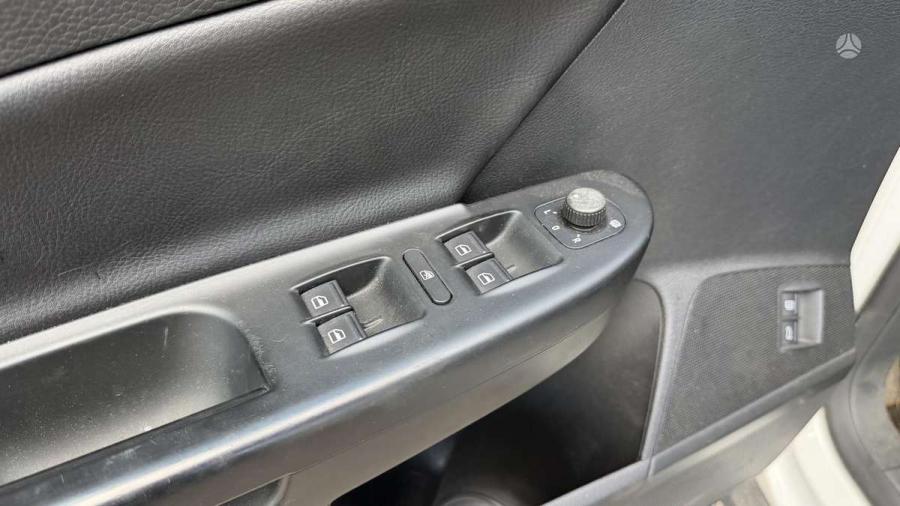 Balts Volkswagen Passat 2009 Viļņa, ar dzinēja tilpumu 1.97 L un nobraukumu 290 tūkst. km par 1500 €, foto 13 vietnē AUTOMOTO.COM.LV