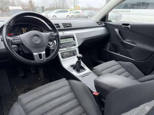 Balts Volkswagen Passat 2010 Kauņa, ar dzinēja tilpumu 1.60 L un nobraukumu 421 tūkst. km par 1650 €, foto 6 vietnē AUTOMOTO.COM.LV