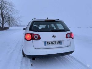 White Volkswagen Passat 2010 in Siauliai, with an engine capacity of 1.60 L and mileage of 300 thousand km for 2800 €, photo 11 on AUTOMOTO.COM.LV