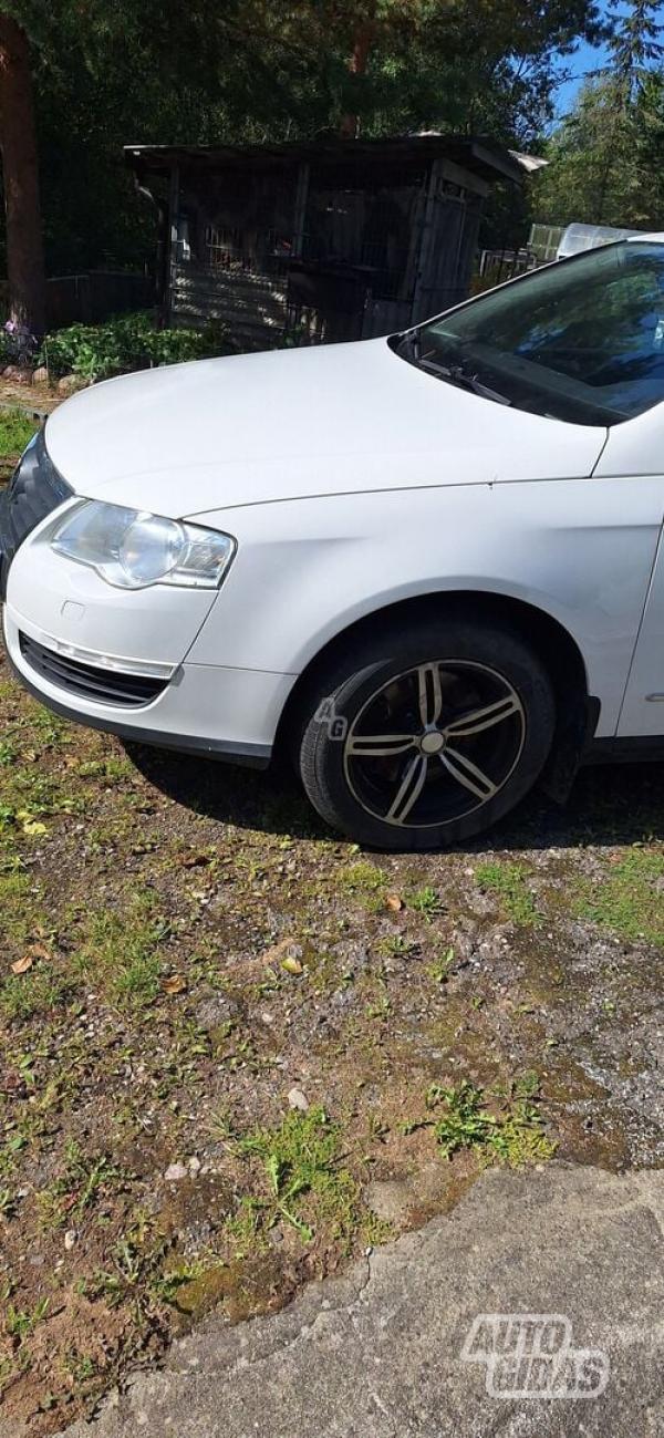 Volkswagen Passat 2010 Panevēža vietnē Balts Volkswagen Passat 2010 Panevēža, ar dzinēja tilpumu 1.40 L un nobraukumu 263 tūkst. km par 3100 €, foto 5 vietnē AUTOMOTO.COM.LV