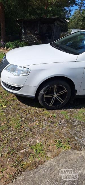 Balts Volkswagen Passat 2010 Panevēža, ar dzinēja tilpumu 1.40 L un nobraukumu 263 tūkst. km par 3100 €, foto 5 vietnē AUTOMOTO.COM.LV