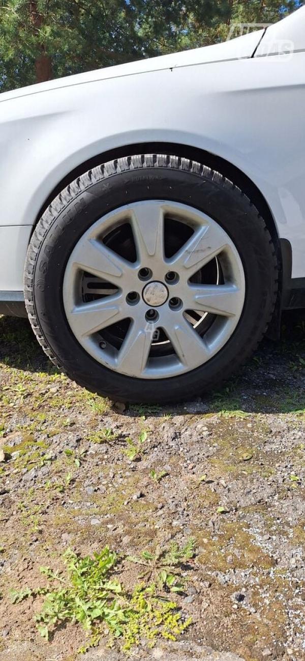 Volkswagen Passat 2010 Panevēža vietnē Balts Volkswagen Passat 2010 Panevēža, ar dzinēja tilpumu 1.40 L un nobraukumu 263 tūkst. km par 3100 €, foto 8 vietnē AUTOMOTO.COM.LV