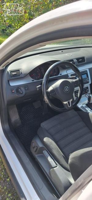 Balts Volkswagen Passat 2010 Panevēža, ar dzinēja tilpumu 1.40 L un nobraukumu 263 tūkst. km par 3100 €, foto 12 vietnē AUTOMOTO.COM.LV