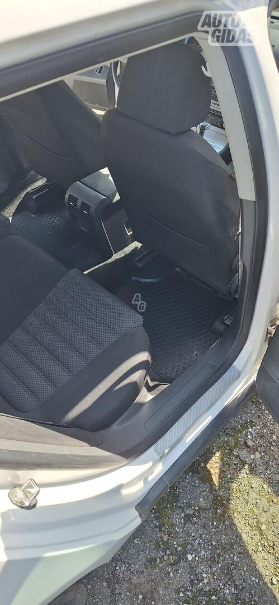 Balts Volkswagen Passat 2010 Panevēža, ar dzinēja tilpumu 1.40 L un nobraukumu 263 tūkst. km par 3100 €, foto 16 vietnē AUTOMOTO.COM.LV
