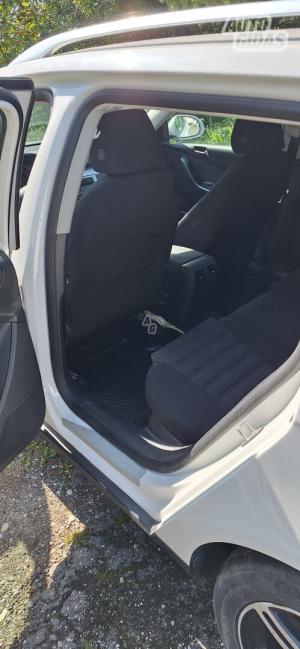 Balts Volkswagen Passat 2010 Panevēža, ar dzinēja tilpumu 1.40 L un nobraukumu 263 tūkst. km par 3100 €, foto 17 vietnē AUTOMOTO.COM.LV