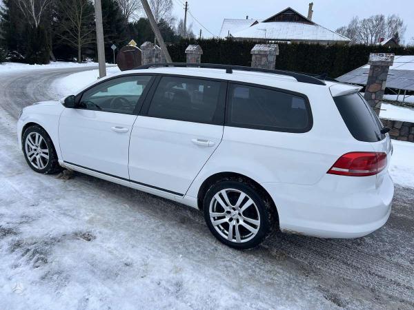 White Volkswagen Passat 2011 in Panevezys, with an engine capacity of 1.60 L and mileage of 296 thousand km for 3999 €, photo 3 on AUTOMOTO.COM.LV