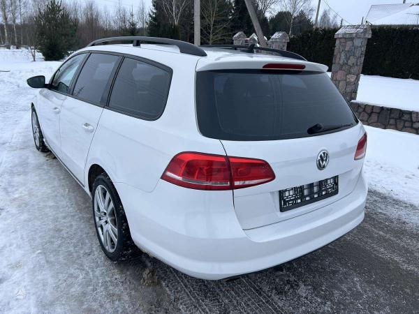 White Volkswagen Passat 2011 in Panevezys, with an engine capacity of 1.60 L and mileage of 296 thousand km for 3999 €, photo 4 on AUTOMOTO.COM.LV