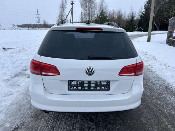 White Volkswagen Passat 2011 in Panevezys, with an engine capacity of 1.60 L and mileage of 296 thousand km for 3999 €, photo 5 on AUTOMOTO.COM.LV
