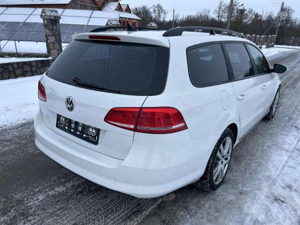 White Volkswagen Passat 2011 in Panevezys, with an engine capacity of 1.60 L and mileage of 296 thousand km for 3999 €, photo 6 on AUTOMOTO.COM.LV