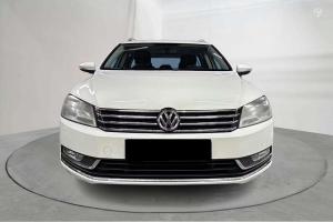 Balts Volkswagen Passat 2011 Viļņa, ar dzinēja tilpumu 1.39 L un nobraukumu 175 tūkst. km par 7700 €, foto  vietnē AUTOMOTO.COM.LV