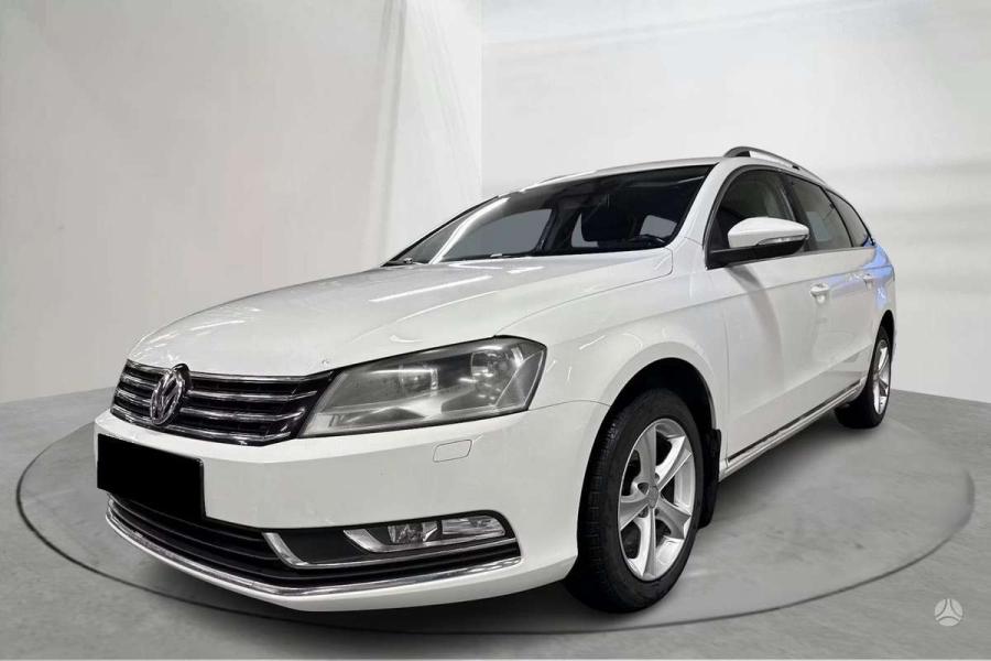 White Volkswagen Passat 2011 in Vilnius, with an engine capacity of 1.39 L and mileage of 175 thousand km for 7700 €, photo 3 on AUTOMOTO.COM.LV