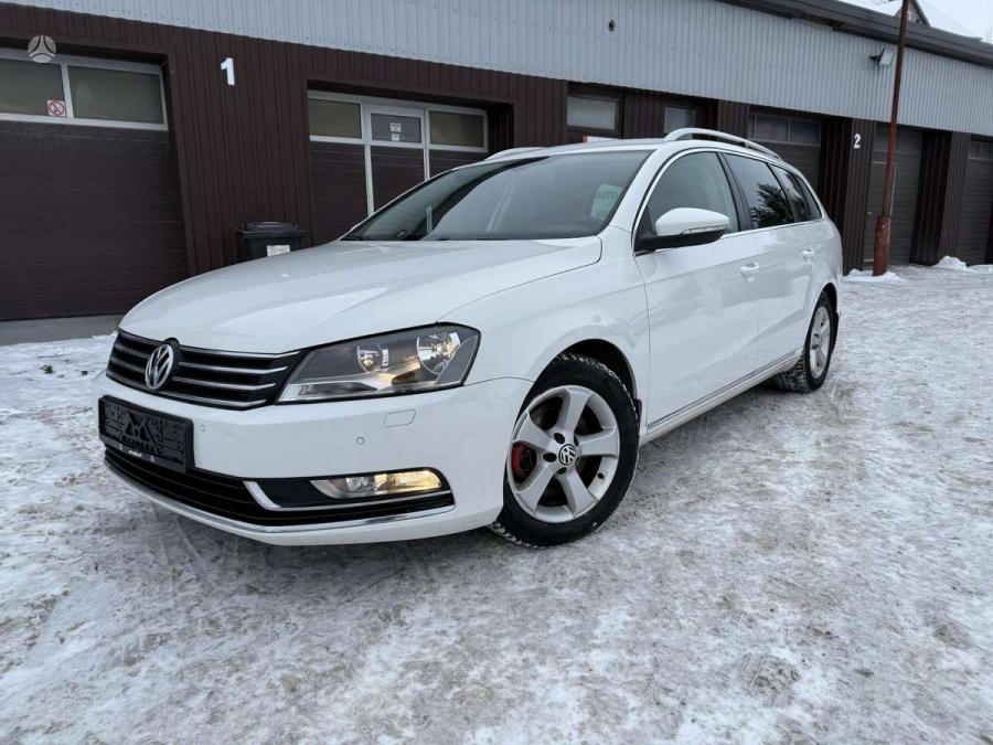 White Volkswagen Passat 2011 in Siauliai, with an engine capacity of 1.97 L and mileage of 294 thousand km for 5350 €, photo 1 on AUTOMOTO.COM.LV