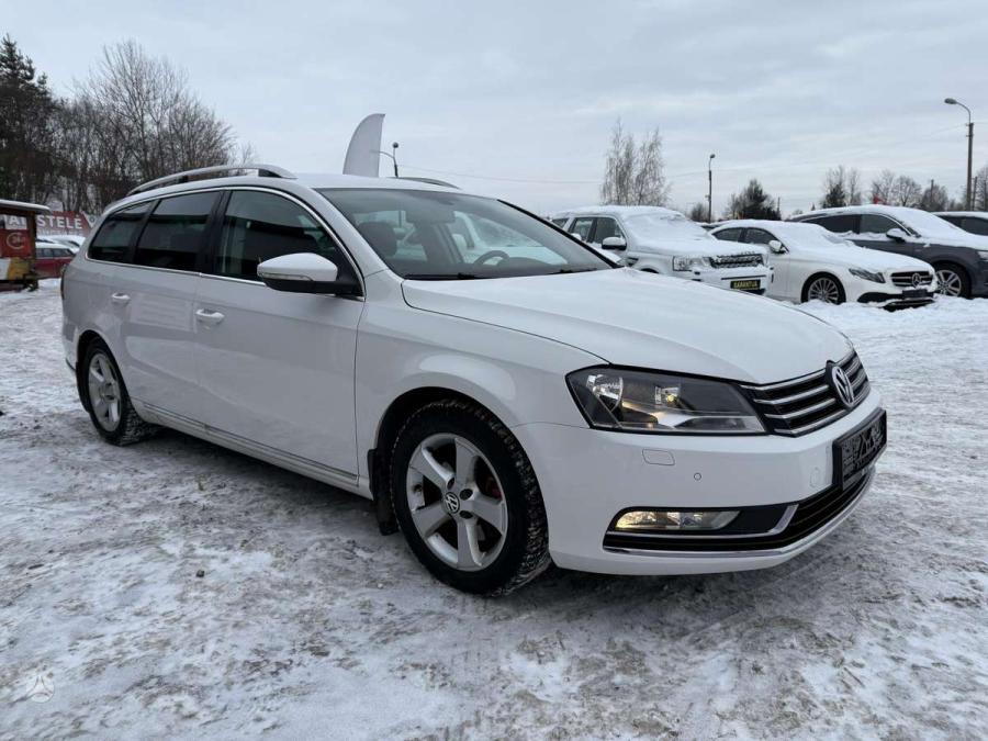 White Volkswagen Passat 2011 in Siauliai, with an engine capacity of 1.97 L and mileage of 294 thousand km for 5350 €, photo 3 on AUTOMOTO.COM.LV
