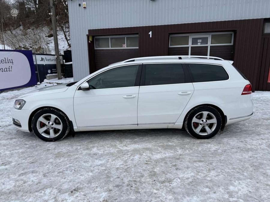 White Volkswagen Passat 2011 in Siauliai, with an engine capacity of 1.97 L and mileage of 294 thousand km for 5350 €, photo 5 on AUTOMOTO.COM.LV
