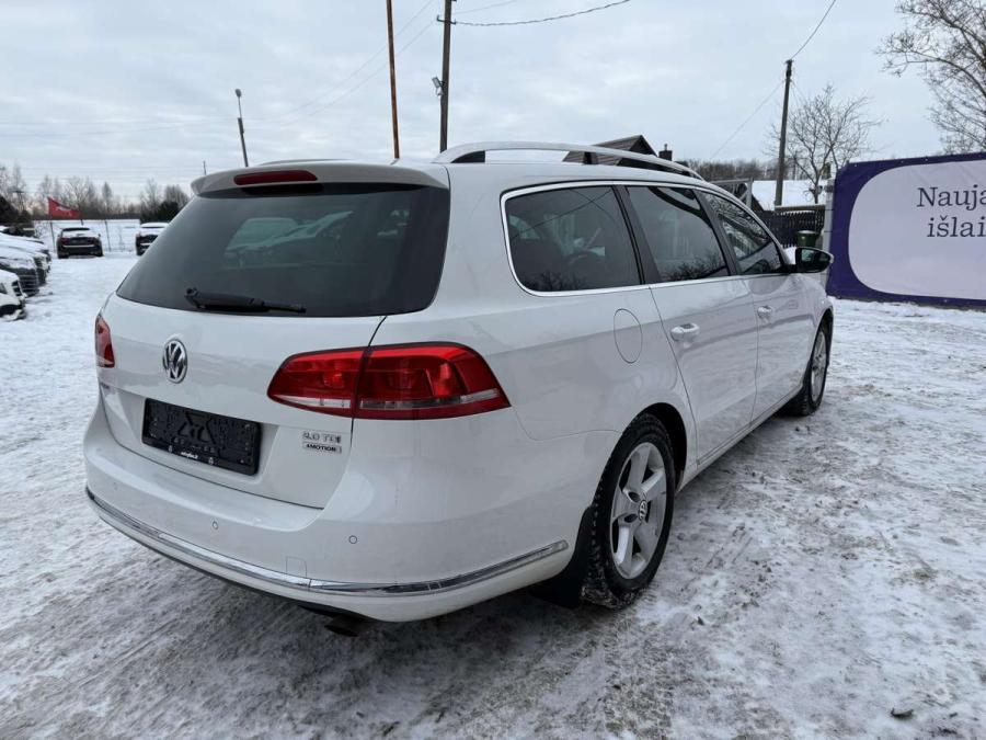 White Volkswagen Passat 2011 in Siauliai, with an engine capacity of 1.97 L and mileage of 294 thousand km for 5350 €, photo 9 on AUTOMOTO.COM.LV