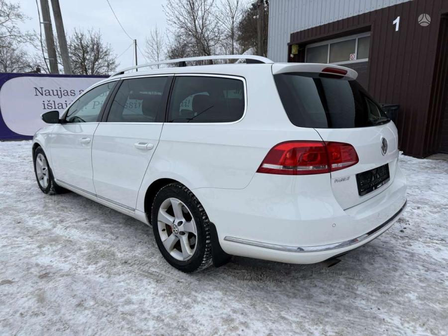 White Volkswagen Passat 2011 in Siauliai, with an engine capacity of 1.97 L and mileage of 294 thousand km for 5350 €, photo 10 on AUTOMOTO.COM.LV