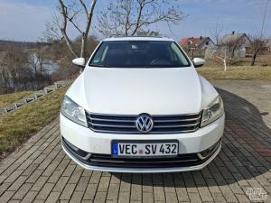 White Volkswagen Passat 2011 in Siauliai, with an engine capacity of 2.00 L and mileage of 273 thousand km for 5850 €, photo 2 on AUTOMOTO.COM.LV