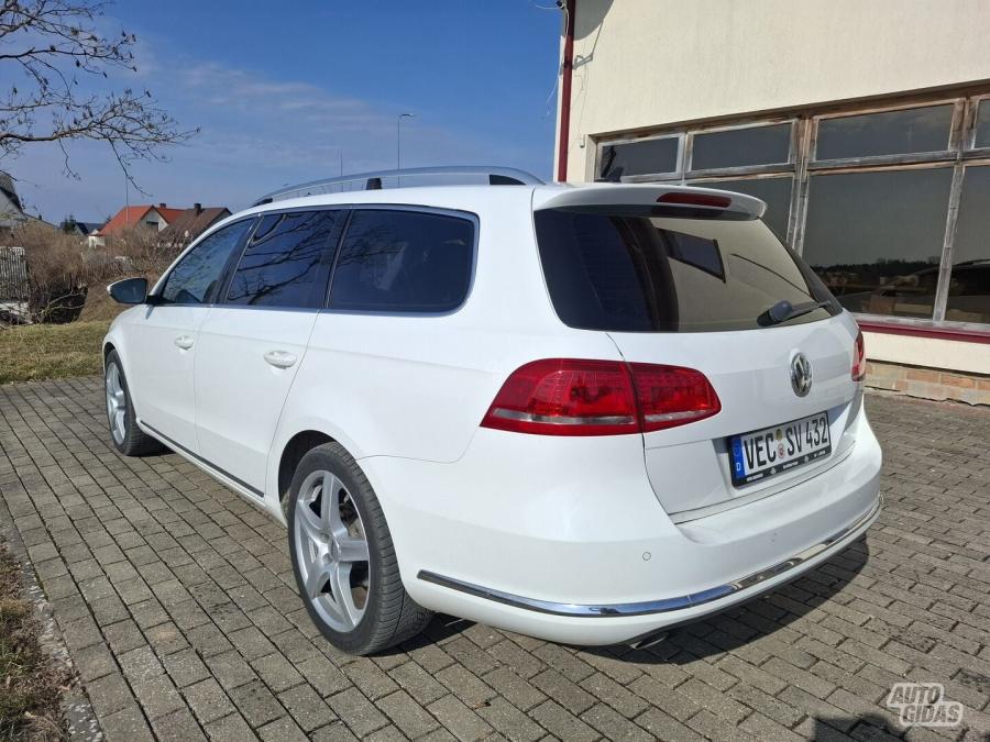 White Volkswagen Passat 2011 in Siauliai, with an engine capacity of 2.00 L and mileage of 273 thousand km for 5850 €, photo 4 on AUTOMOTO.COM.LV