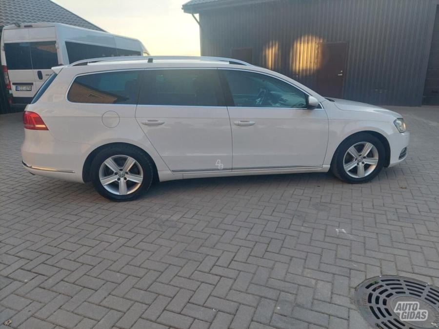 White Volkswagen Passat 2011 in Klaipeda, with an engine capacity of 2.00 L and mileage of 400 thousand km for 4300 €, photo 5 on AUTOMOTO.COM.LV