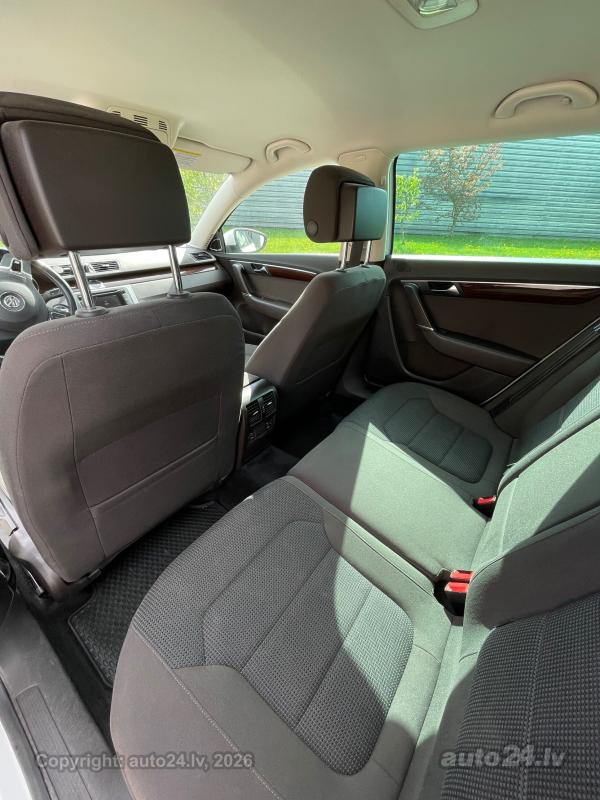 White Volkswagen Passat 2011 in Tartu, with an engine capacity of 2.00 L and mileage of 325 thousand km for 6999 €, photo 10 on AUTOMOTO.COM.LV