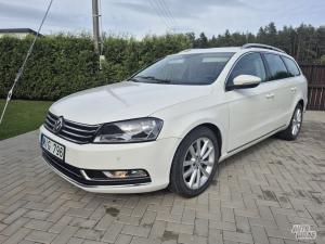 White Volkswagen Passat 2011 in Jonava, with an engine capacity of 2.00 L and mileage of 315 thousand km for 4000 €, photo 4 on AUTOMOTO.COM.LV