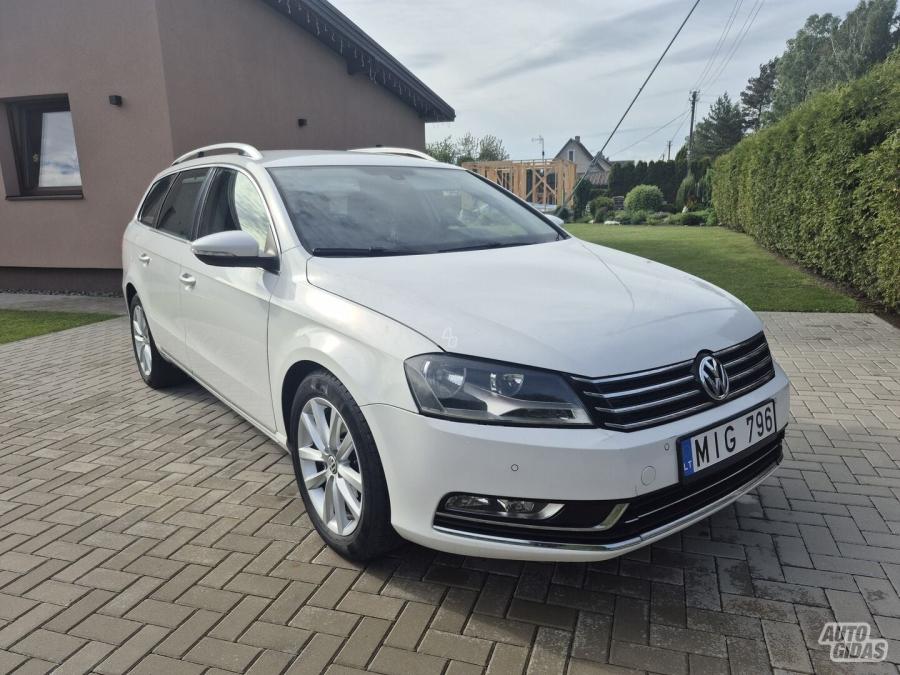White Volkswagen Passat 2011 in Jonava, with an engine capacity of 2.00 L and mileage of 315 thousand km for 4000 €, photo 5 on AUTOMOTO.COM.LV