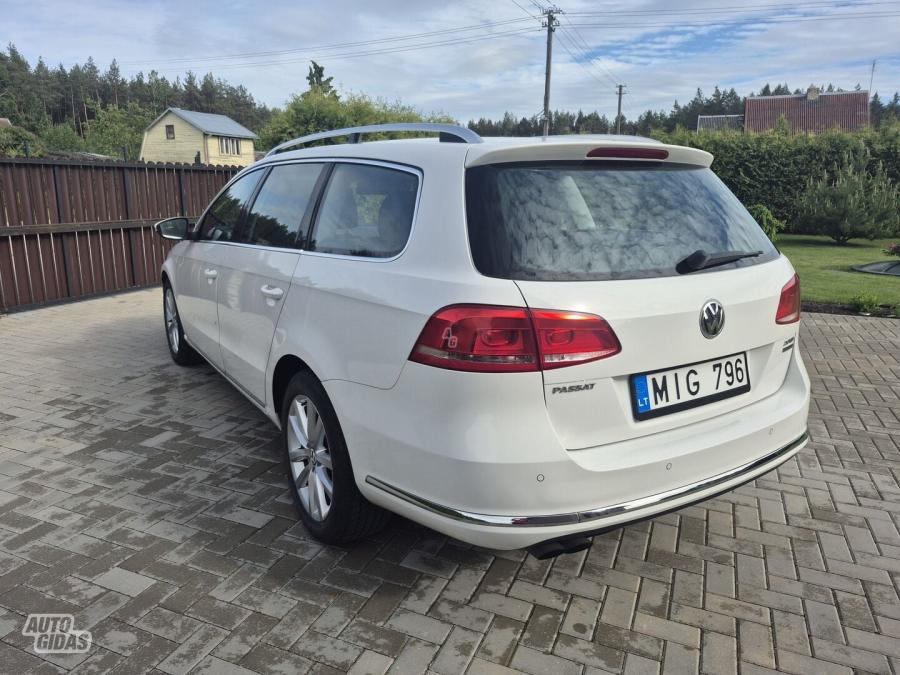 White Volkswagen Passat 2011 in Jonava, with an engine capacity of 2.00 L and mileage of 315 thousand km for 4000 €, photo 8 on AUTOMOTO.COM.LV