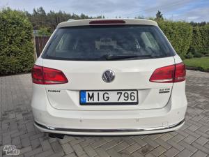 White Volkswagen Passat 2011 in Jonava, with an engine capacity of 2.00 L and mileage of 315 thousand km for 4000 €, photo 9 on AUTOMOTO.COM.LV