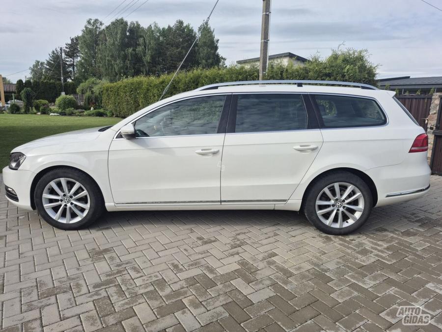 White Volkswagen Passat 2011 in Jonava, with an engine capacity of 2.00 L and mileage of 315 thousand km for 4000 €, photo 11 on AUTOMOTO.COM.LV