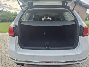 White Volkswagen Passat 2011 in Jonava, with an engine capacity of 2.00 L and mileage of 315 thousand km for 4000 €, photo 17 on AUTOMOTO.COM.LV